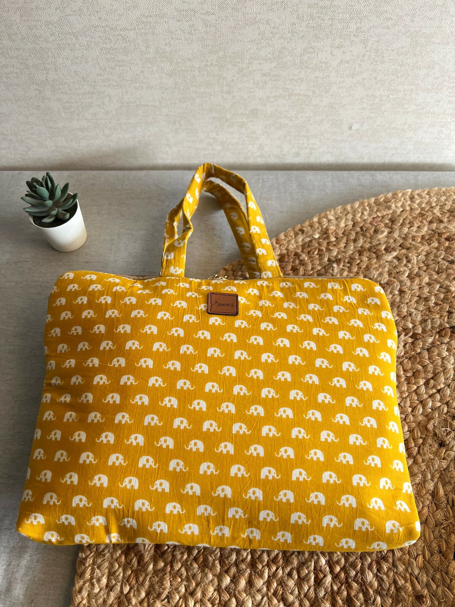 Elie Love Yellow MacBook Laptop Sleeve – Local Nation